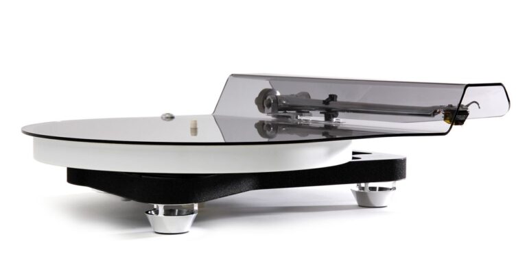 Rega Naia turntable